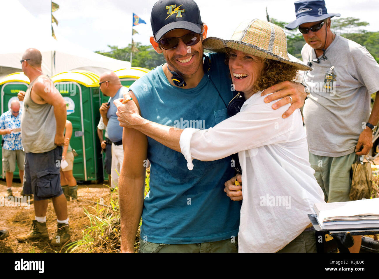 TROPIC THUNDER Regisseur Ben Stiller mit seiner Schwester Amy Stiller ...