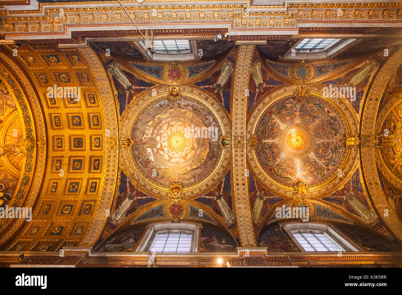 Innere decke -Fotos und -Bildmaterial in hoher Auflösung – Alamy