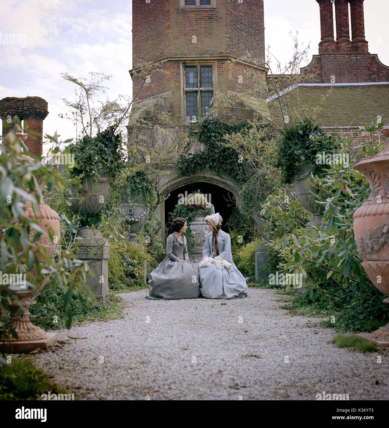 BLEAK HOUSE Gillian Anderson als Lady Dedlock, ANNA MAXWELL MARTIN als ...