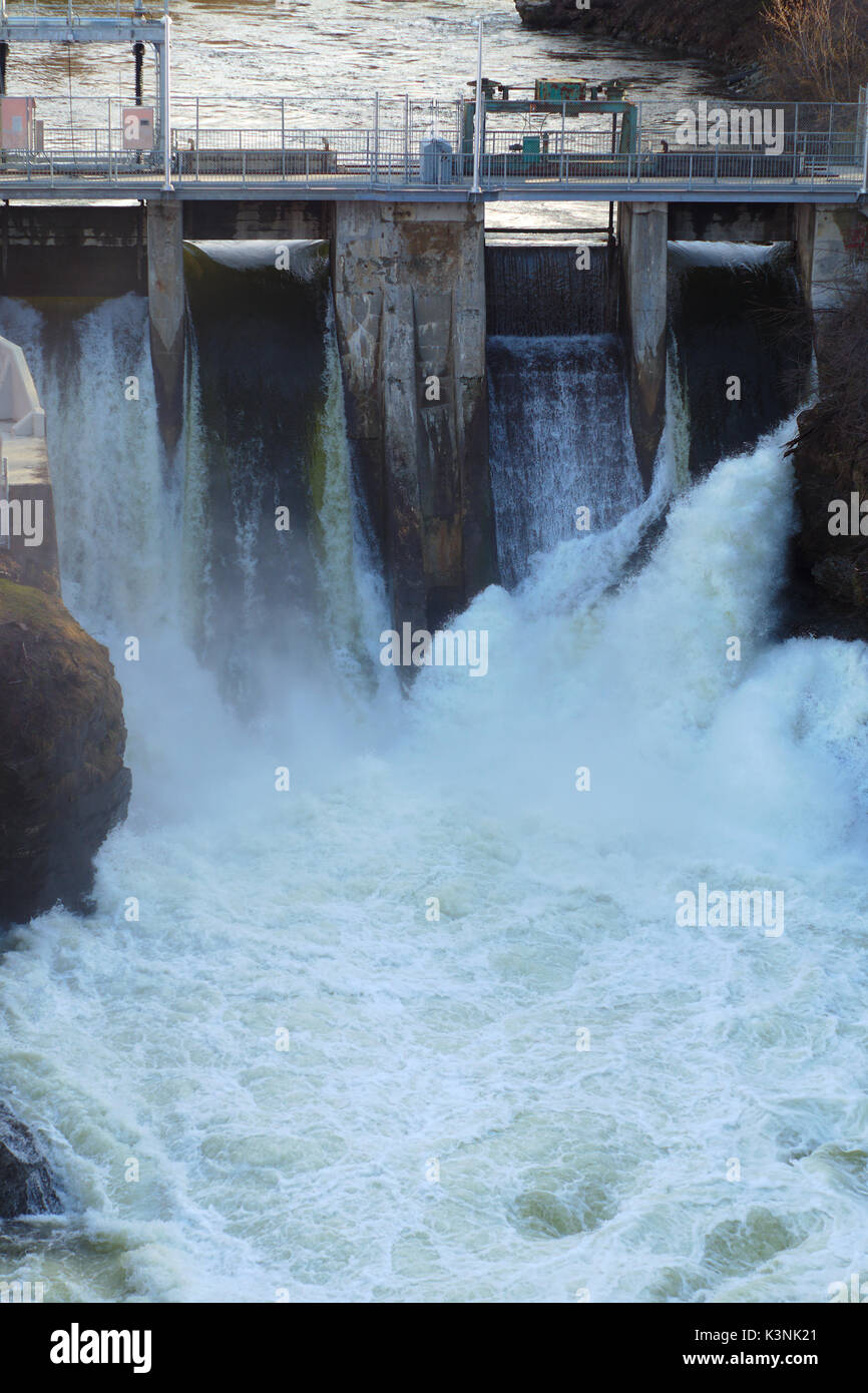Water turbine electricity stream -Fotos und -Bildmaterial in hoher ...
