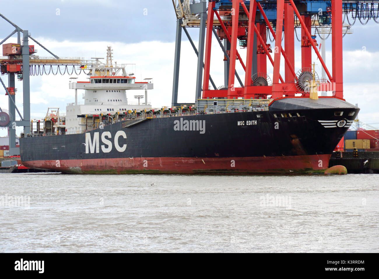 Das containerschiff MSC Edith ist im Hamburger Hafen entfernt ...