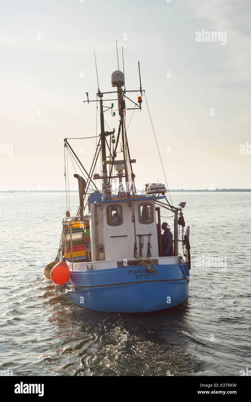 Fischerboot im Hafen von Vitte auf der Insel Hiddensee in der ...