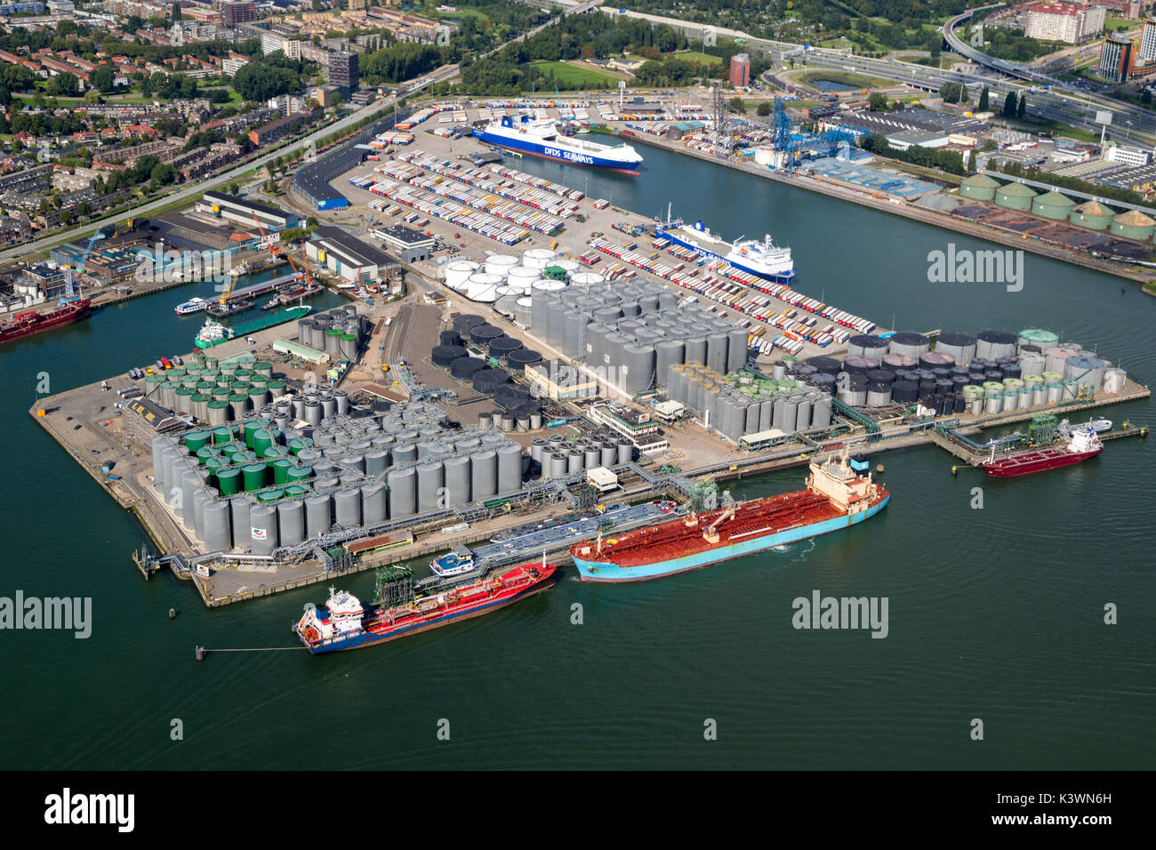 Aerial view harbour rotterdam oil -Fotos und -Bildmaterial in hoher ...