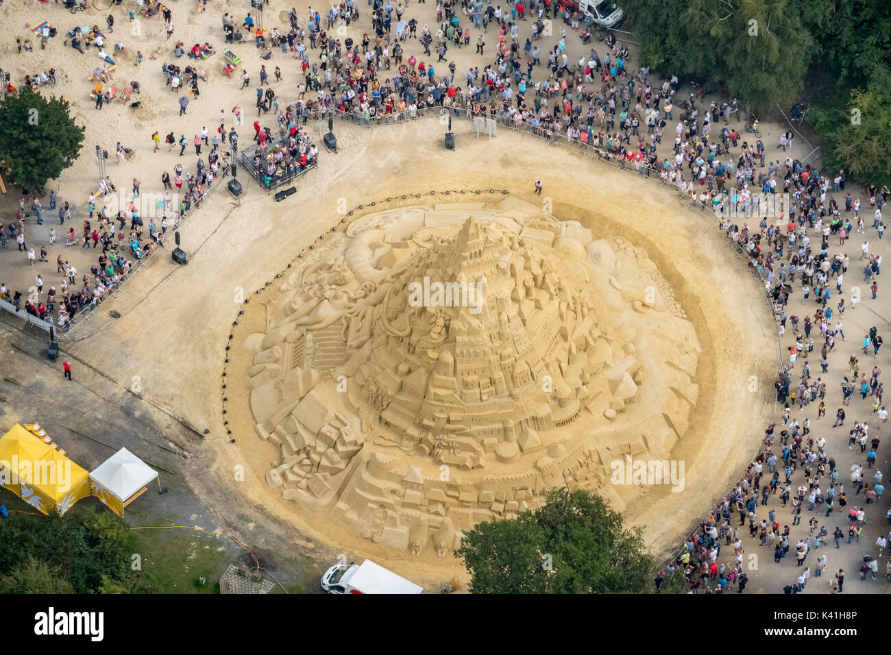 Weltrekord im sandburgen bauen -Fotos und -Bildmaterial in hoher ...