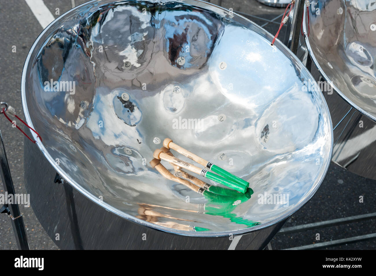 Steelpan drum -Fotos und -Bildmaterial in hoher Auflösung – Alamy