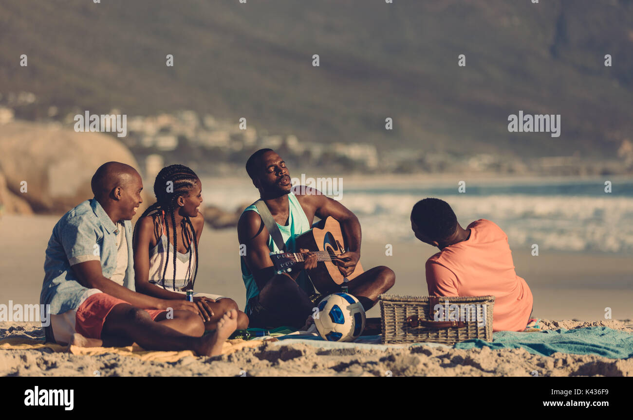 Strand gruppe -Fotos und -Bildmaterial in hoher Auflösung – Alamy