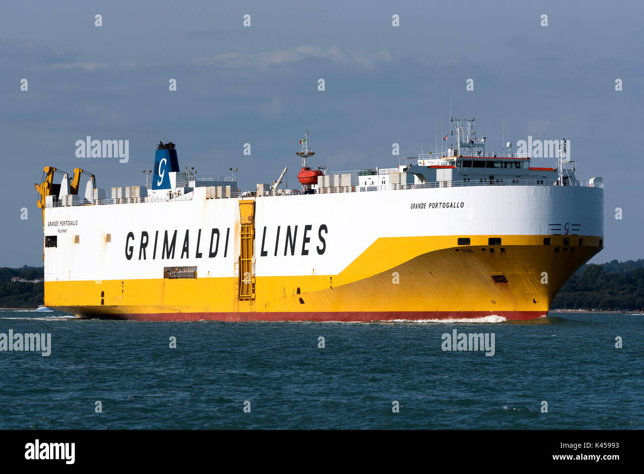Grimaldi lines car carrier grande -Fotos und -Bildmaterial in hoher Auflösung – Alamy