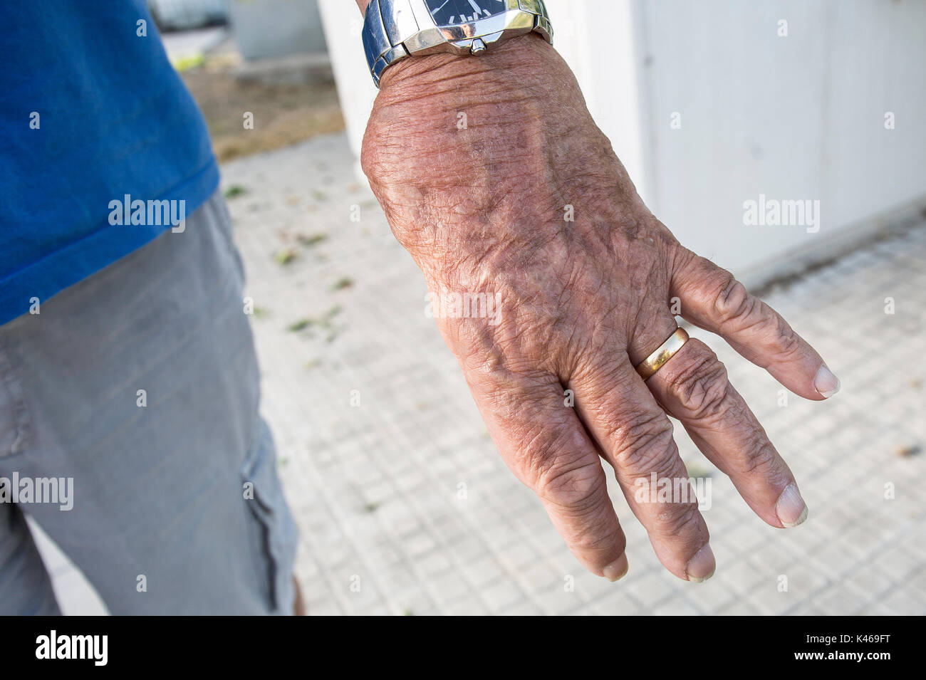 Vier finger gruß -Fotos und -Bildmaterial in hoher Auflösung – Alamy