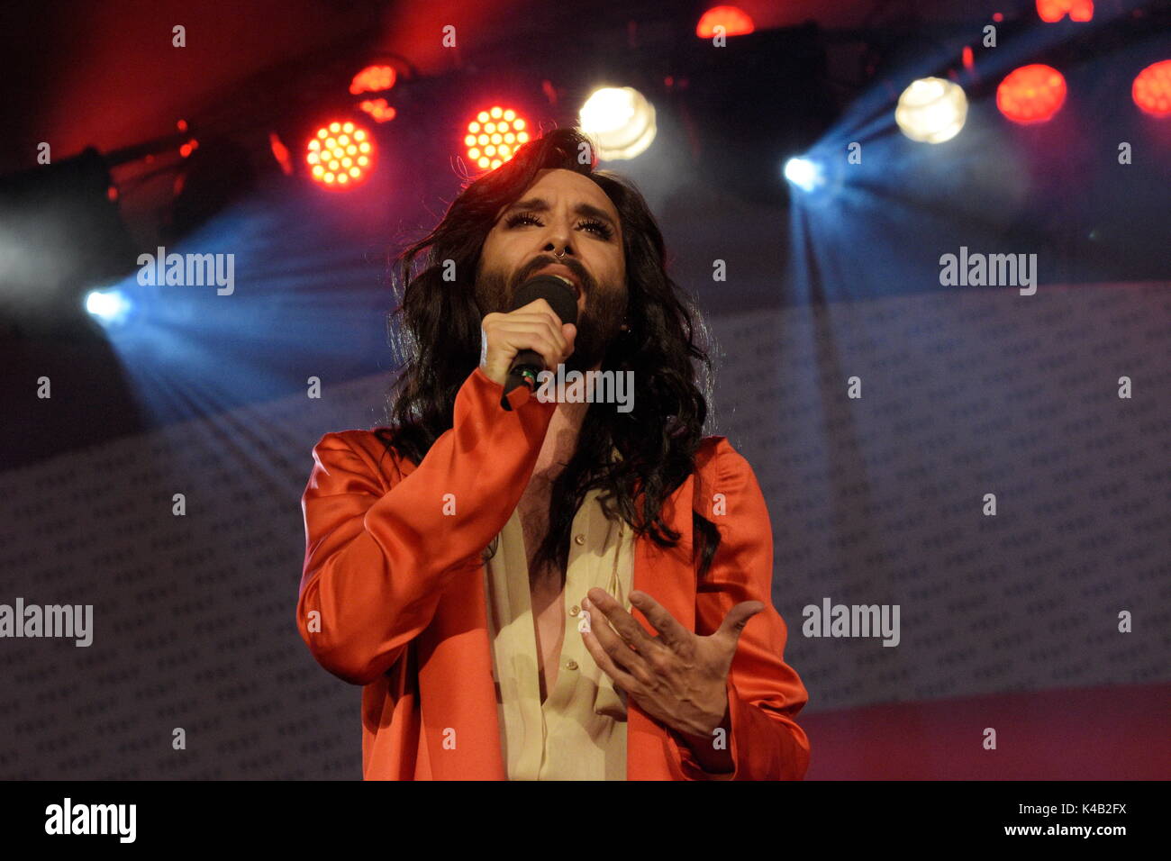 Conchita wurst wien -Fotos und -Bildmaterial in hoher Auflösung – Alamy