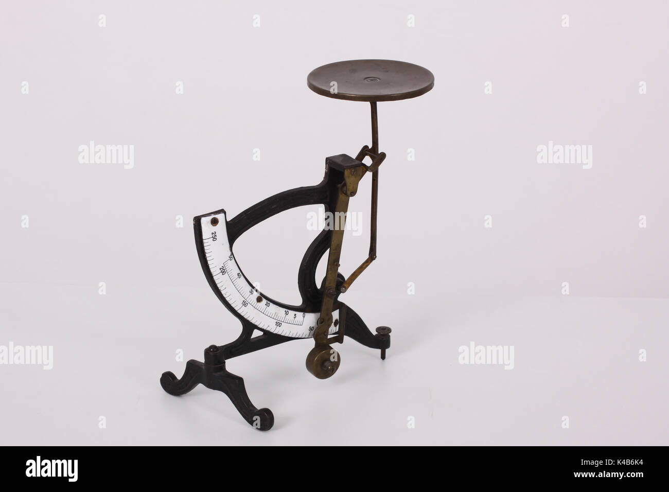 Produkt wiegen -Fotos und -Bildmaterial in hoher Auflösung – Alamy