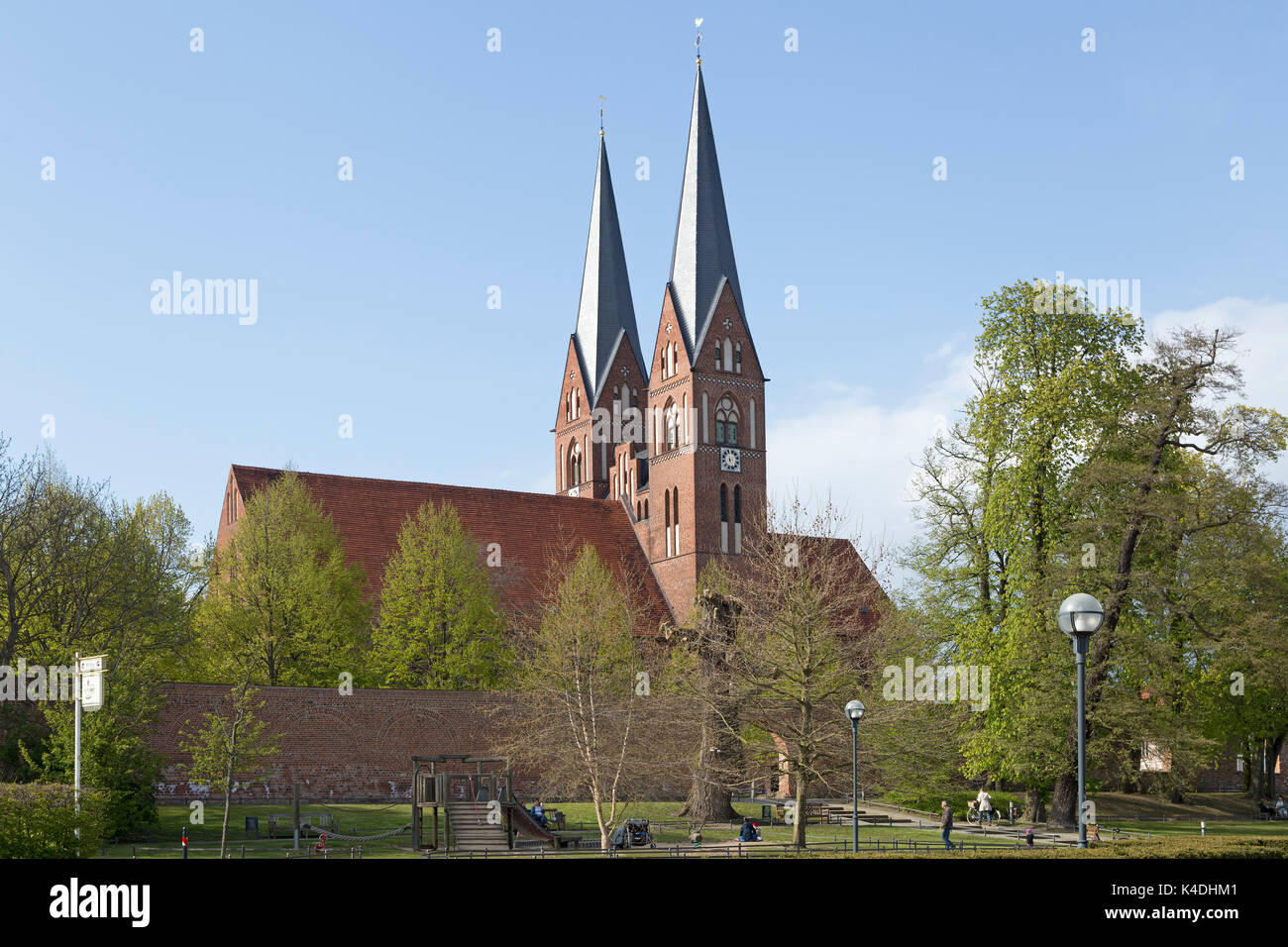 Klosterkirche st trinitatis -Fotos und -Bildmaterial in hoher Auflösung ...