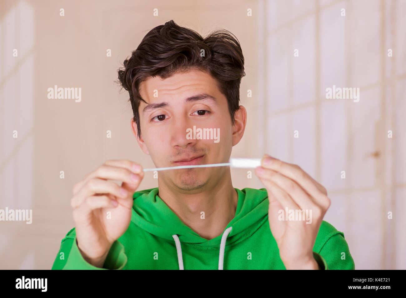 Tampons man -Fotos und -Bildmaterial in hoher Auflösung – Alamy