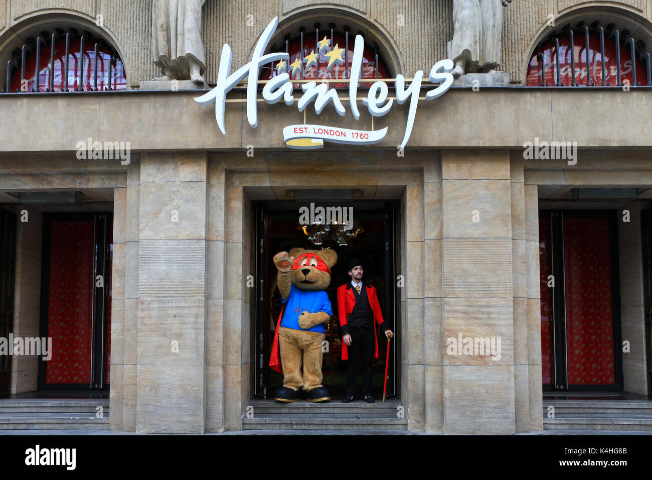 Logo hamleys spielzeugladen london -Fotos und -Bildmaterial in hoher ...