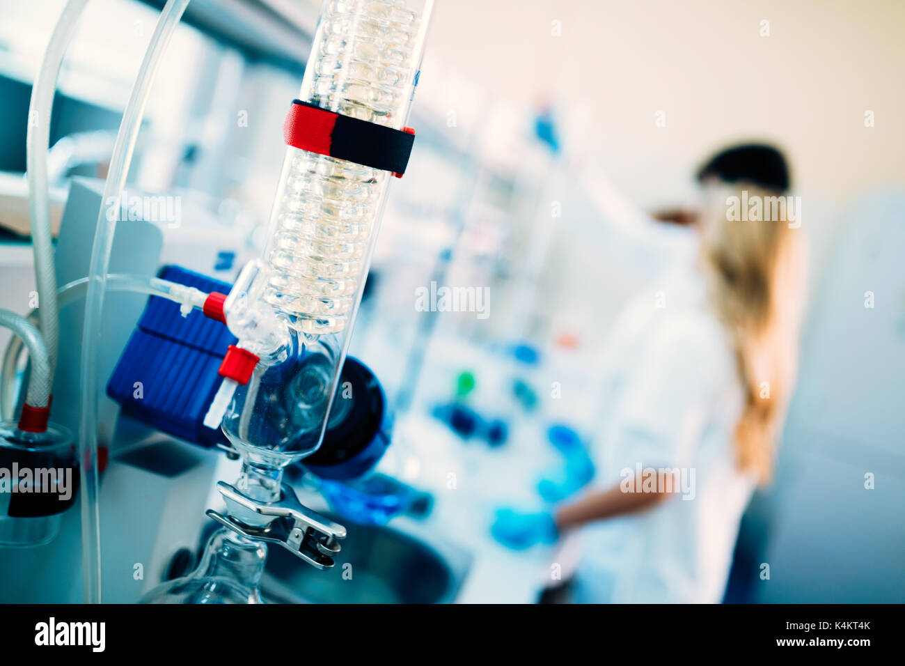 Chemische experimente -Fotos und -Bildmaterial in hoher Auflösung – Alamy