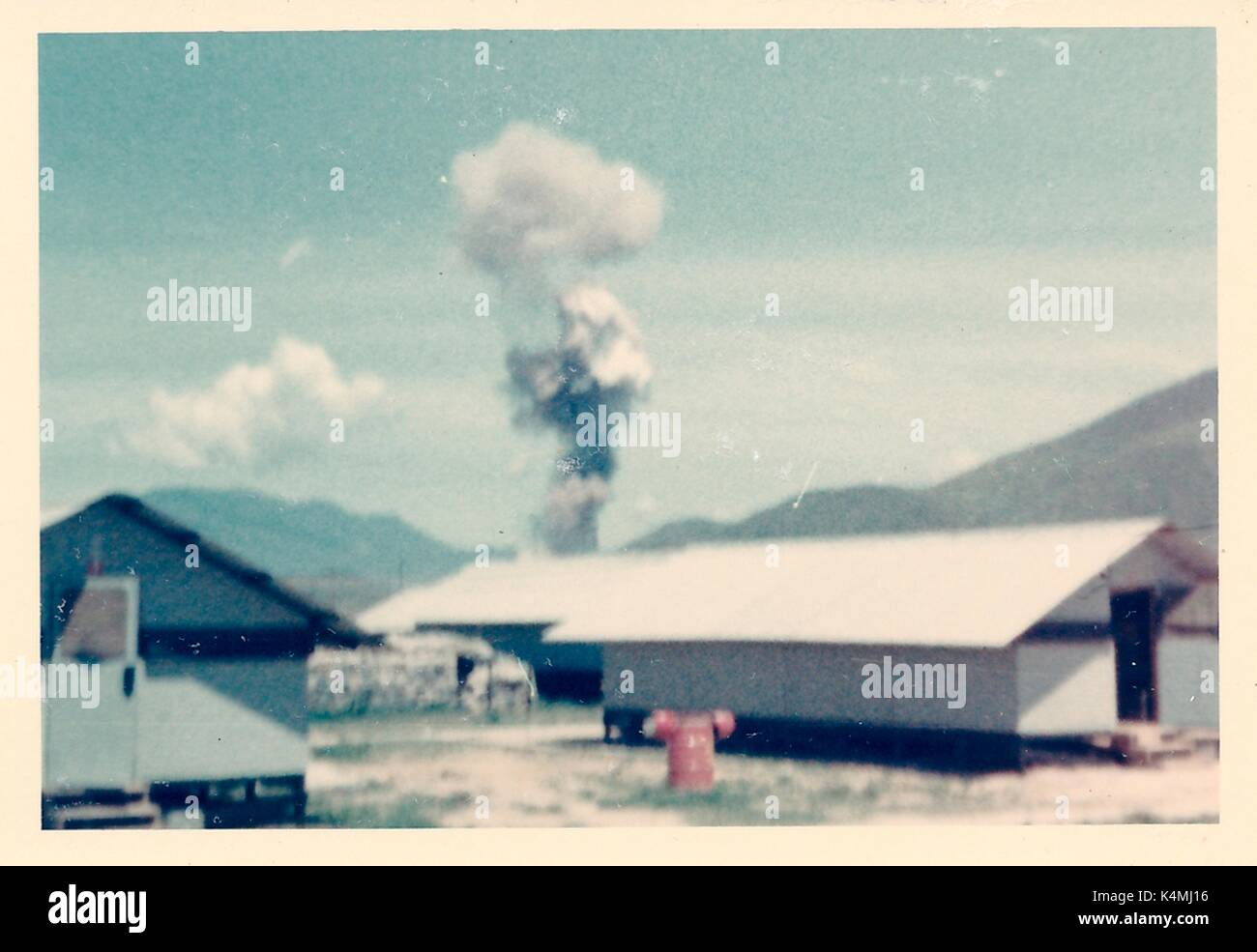 Rauch von der explosion -Fotos und -Bildmaterial in hoher Auflösung – Alamy