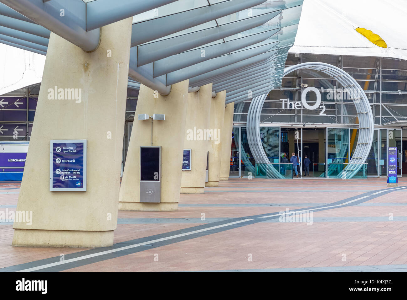 The o2 millenium dome london -Fotos und -Bildmaterial in hoher ...