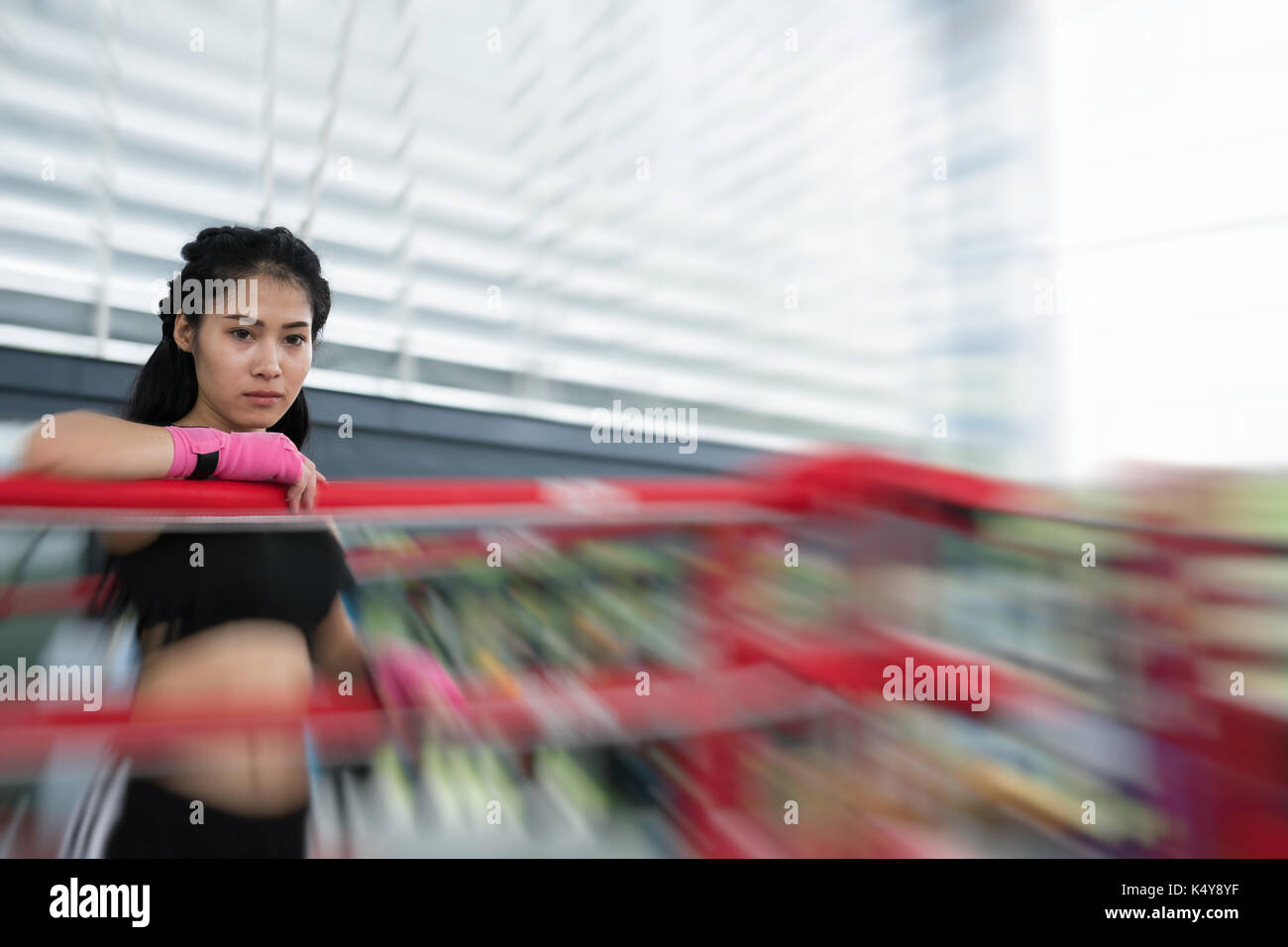 Thai boxer ausruhen -Fotos und -Bildmaterial in hoher Auflösung – Alamy