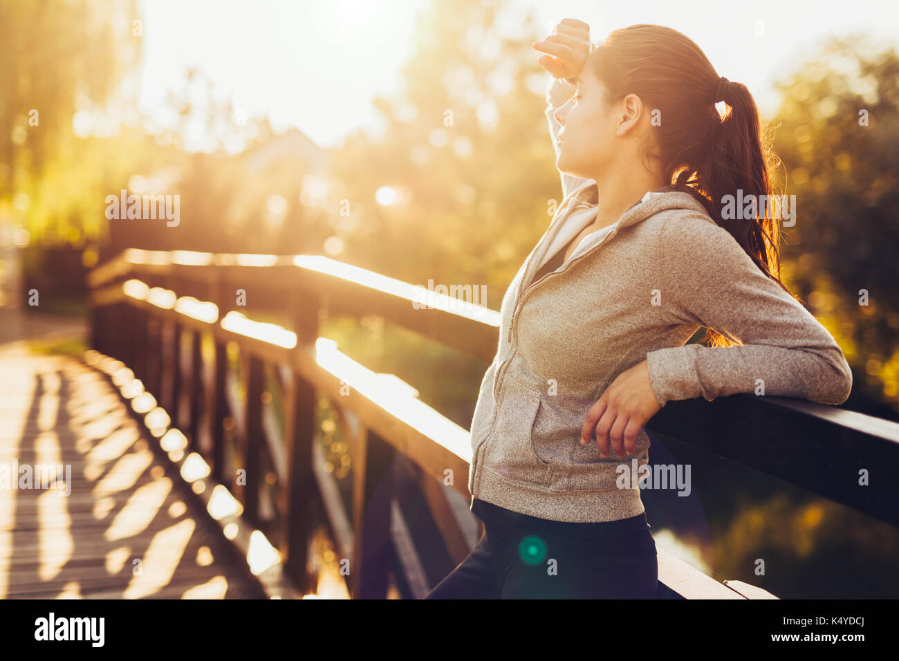 Woman Jogging Tired Out Stockfotos und -bilder Kaufen - Alamy