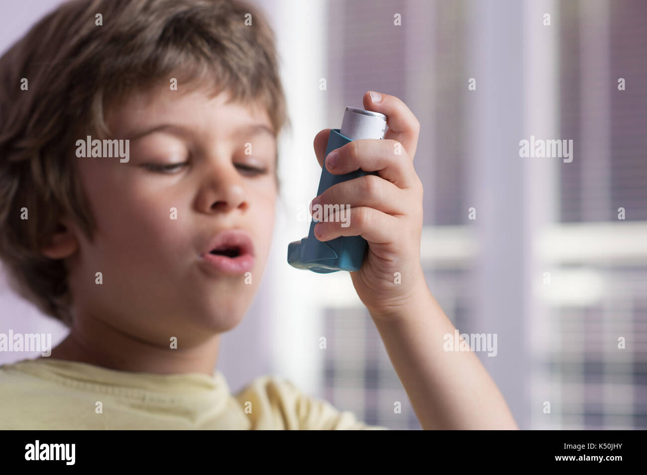 Medikamente inhalieren -Fotos und -Bildmaterial in hoher Auflösung – Alamy
