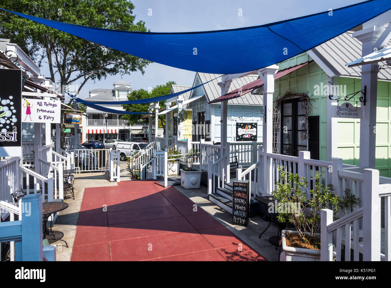 Pier dorf st simons island -Fotos und -Bildmaterial in hoher Auflösung ...