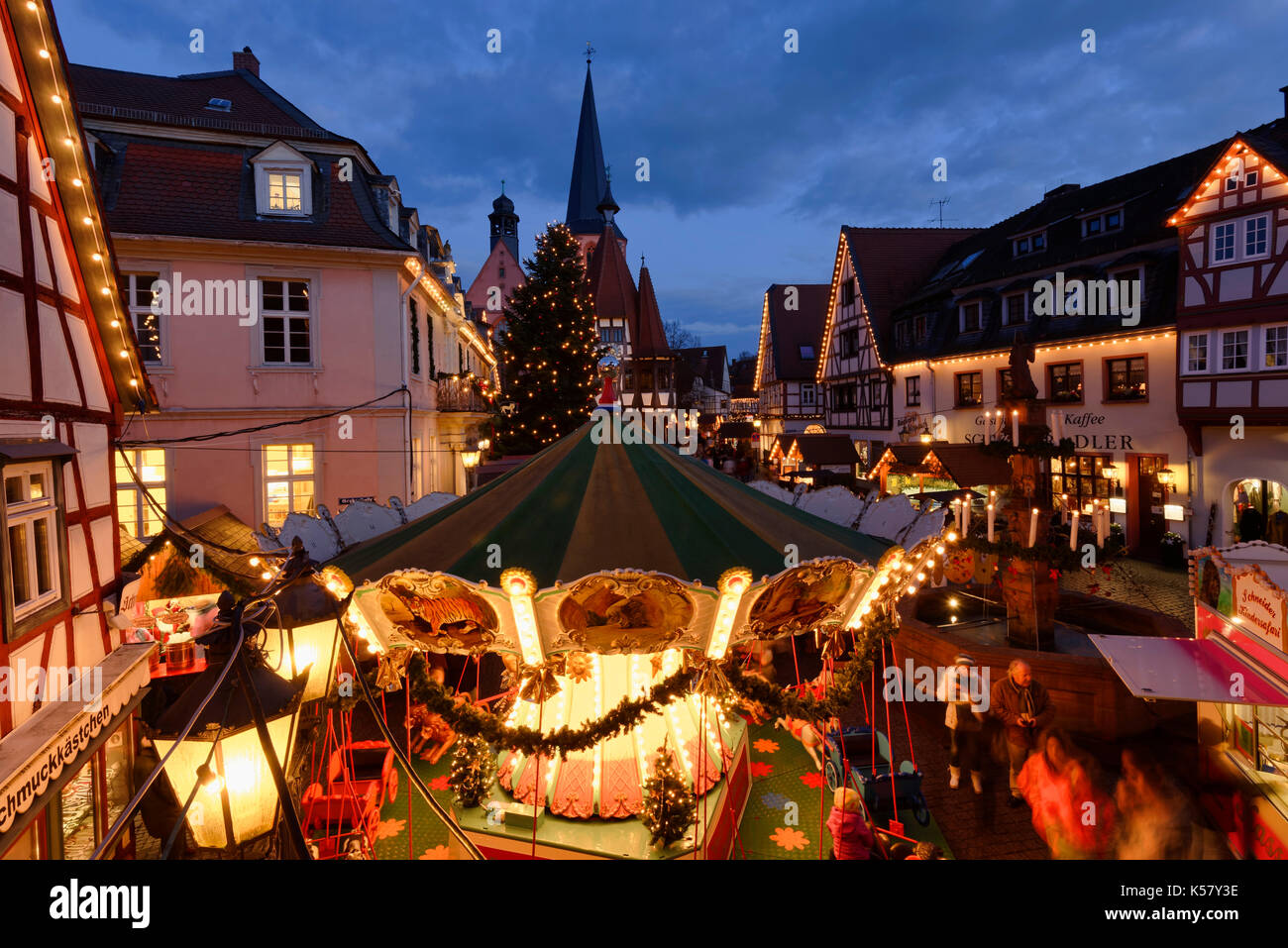 Weihnachtsmarkt auf dem Marktplatz in der Altstadt von Michelstadt im ... Weihnachtsmarkt auf dem Marktplatz in der Altstadt von Michelstadt im ...