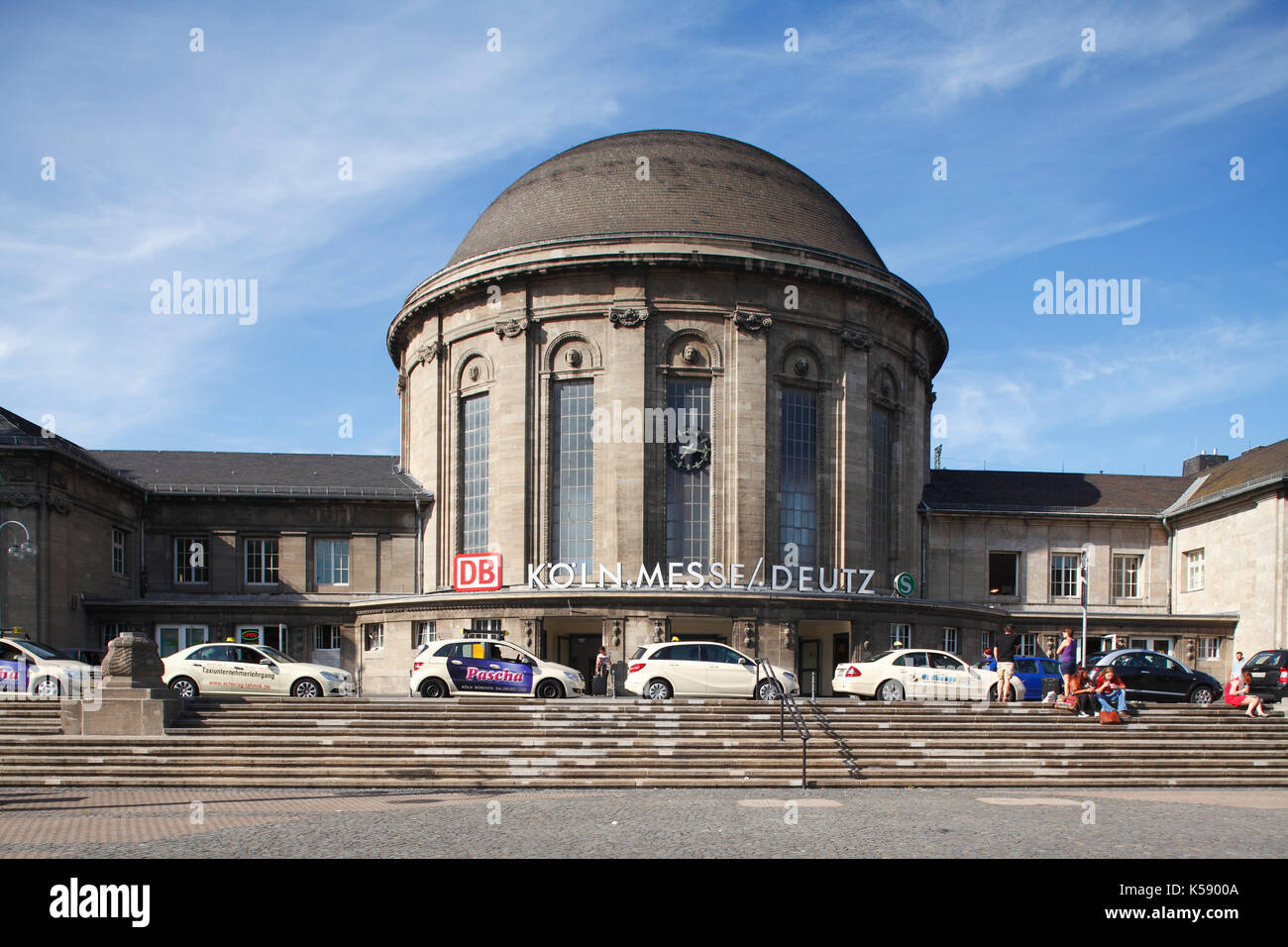 Bahnhof koln deutz -Fotos und -Bildmaterial in hoher Auflösung – Alamy