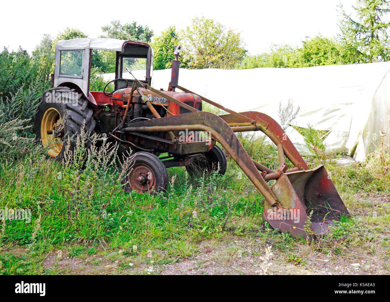 Eine alte Nuffield Universal Traktor mit hydraulischen Aufzug ...