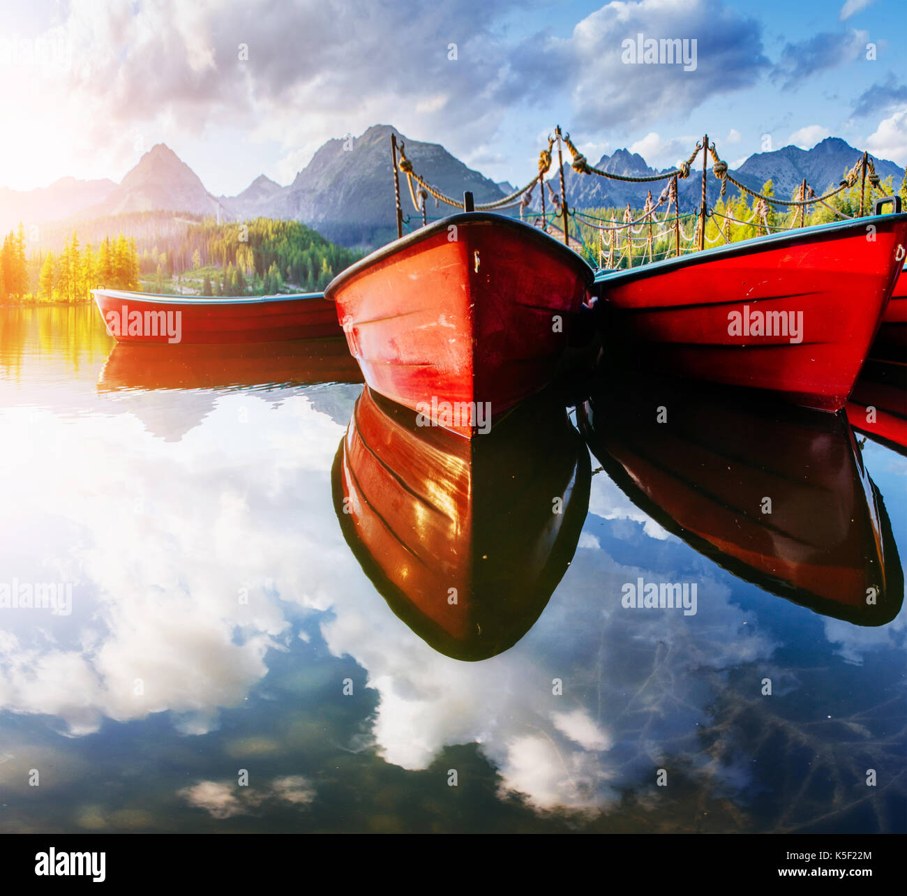 Flussboot Herbst Stockfotos und -bilder Kaufen - Alamy