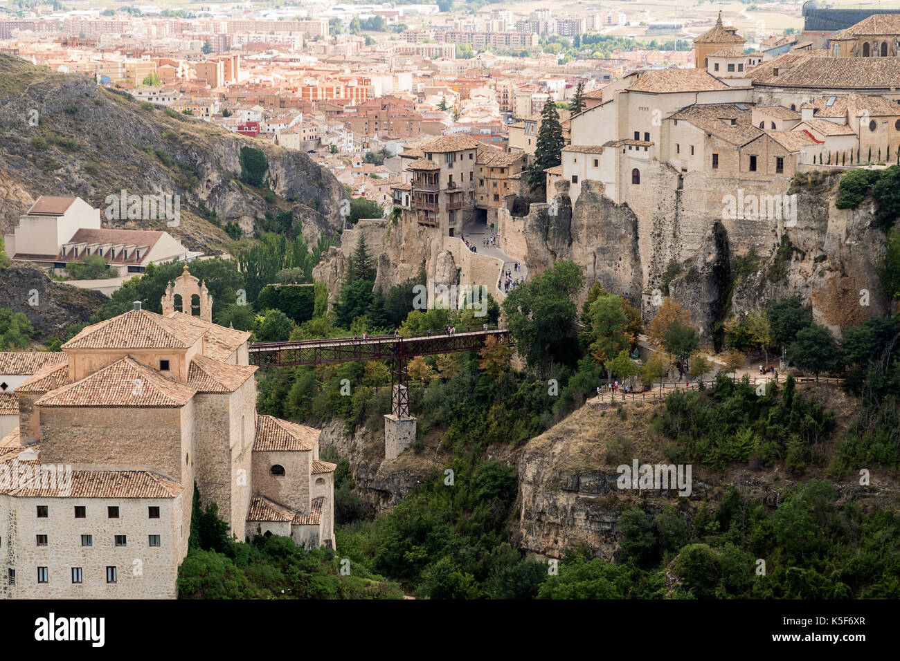 Hanging houses cuenca city castilla -Fotos und -Bildmaterial in hoher ...