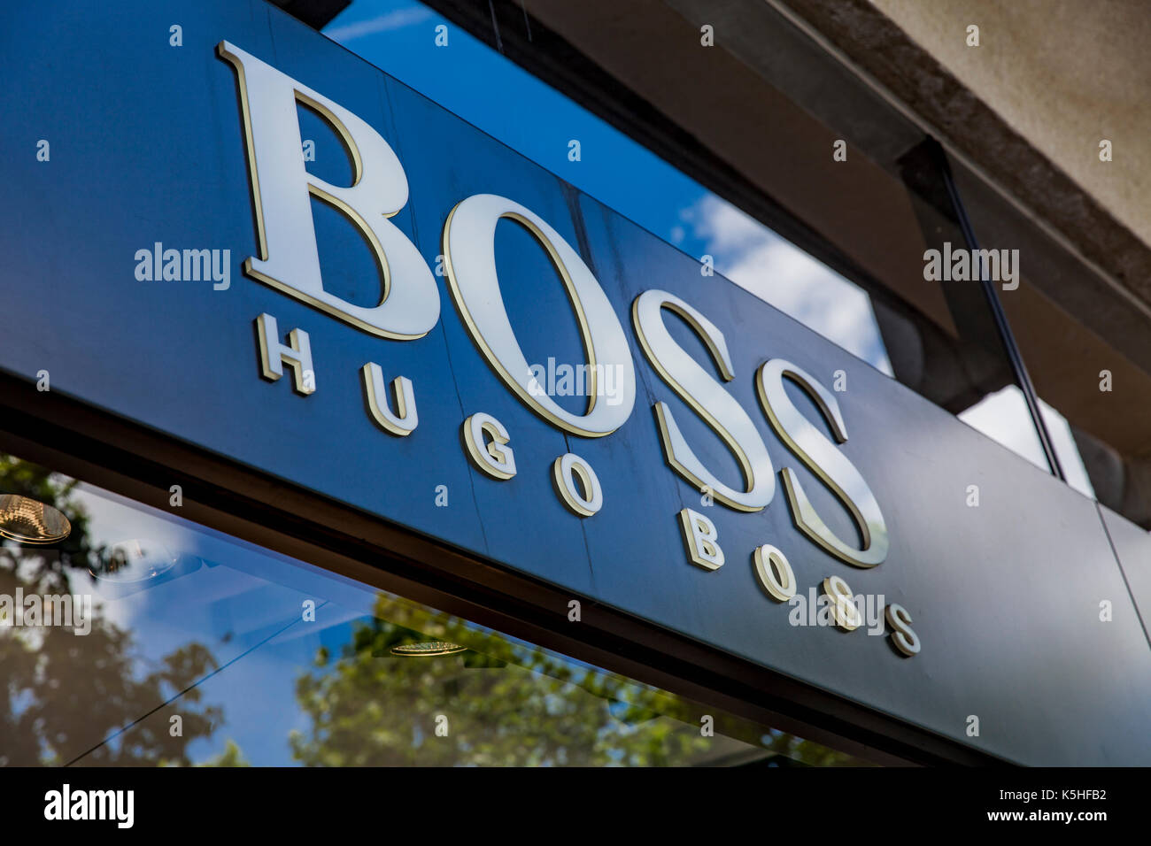 Storefront display -Fotos und -Bildmaterial in hoher Auflösung – Alamy