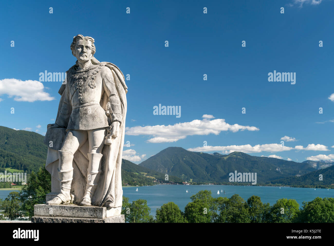 Statue von König Ludwig II. bei Gmund am Tegernsee, Oberbayern, Bayern ...