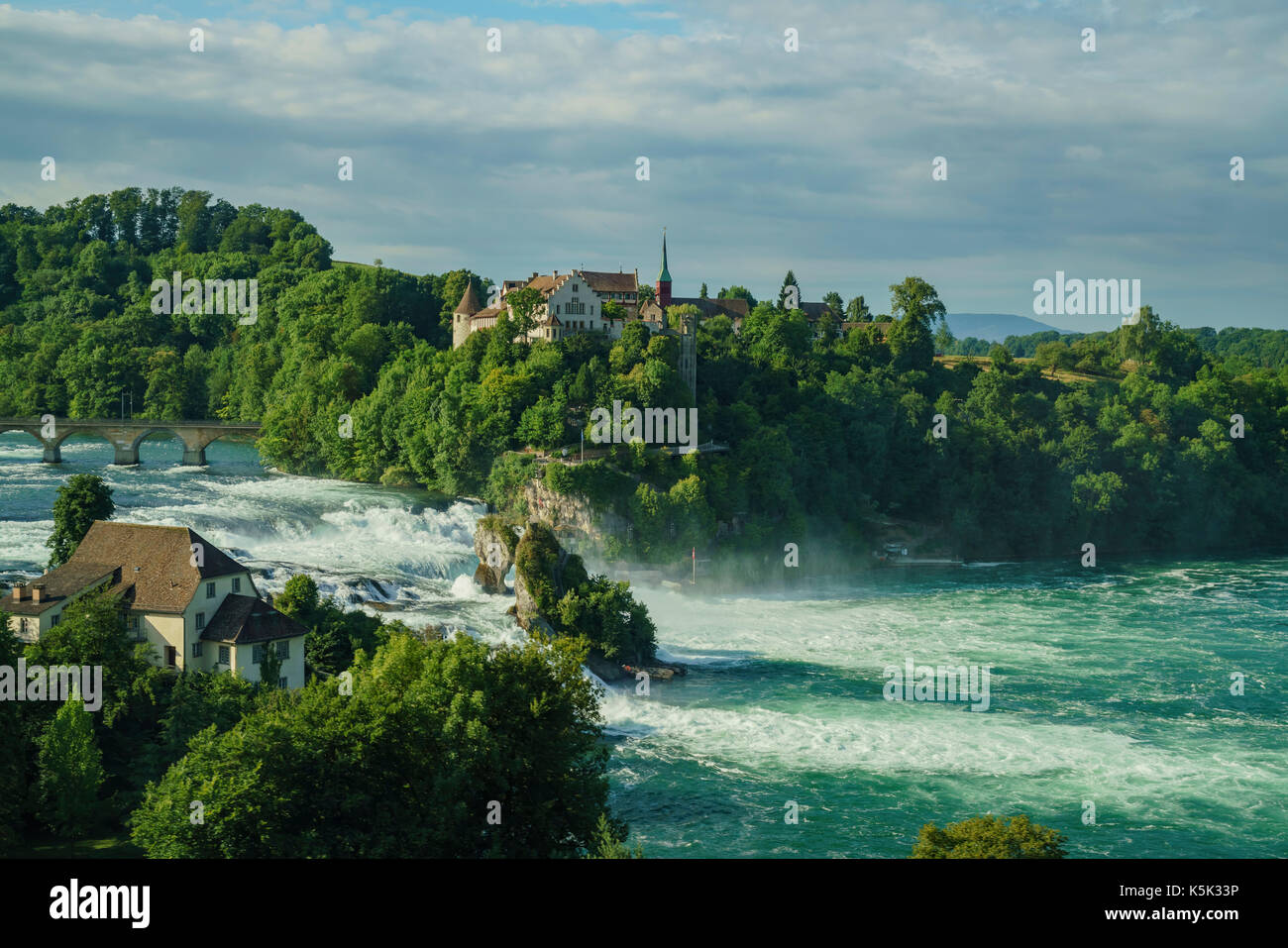 Der größte Wasserfall - Rheinfall mit Schloss Laufen in Europa, Zürich ...
