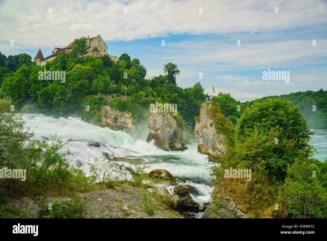 Der größte Wasserfall - Rheinfall mit Schloss Laufen in Europa, Zürich ...
