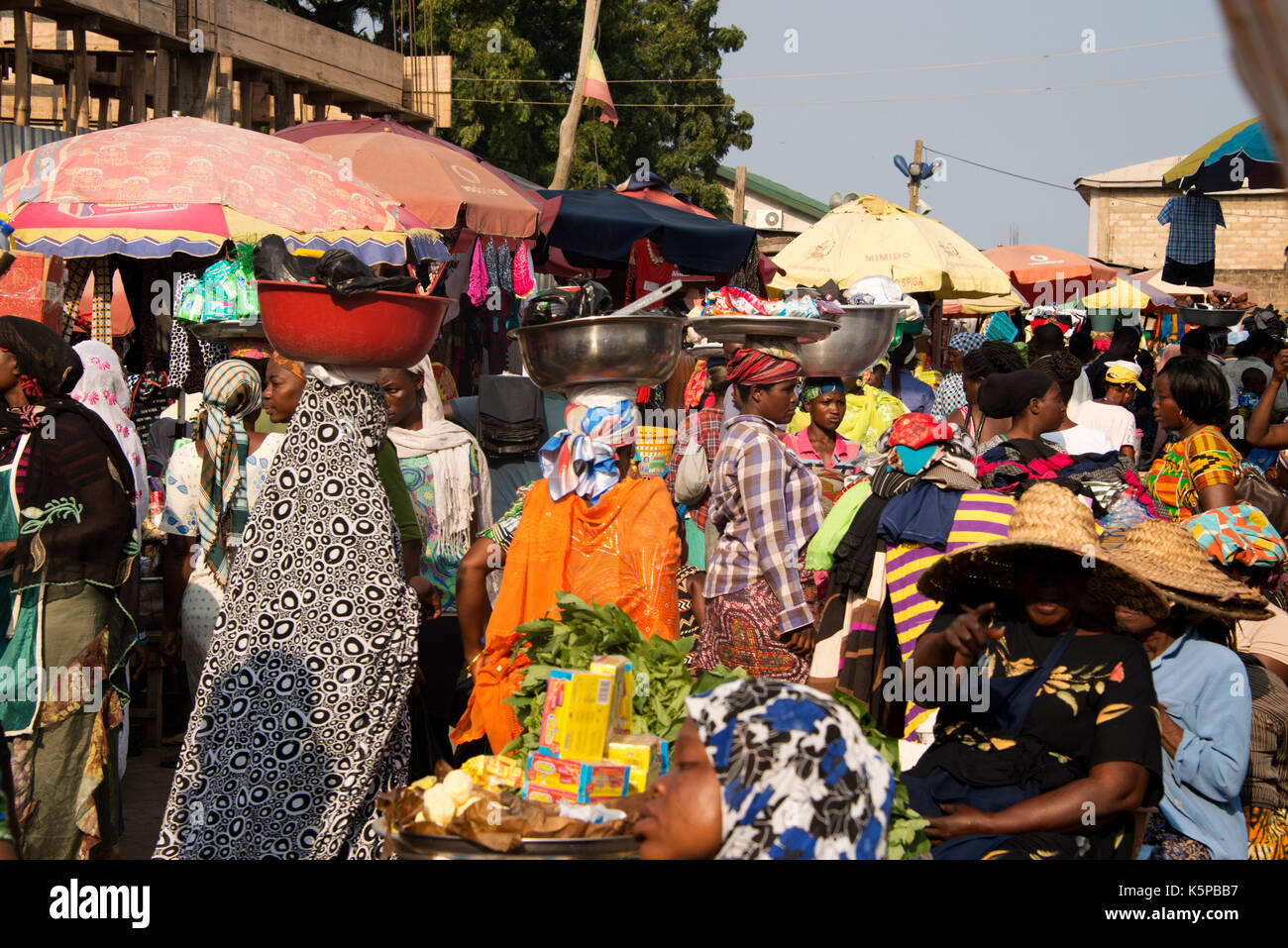 Accra ghana market -Fotos und -Bildmaterial in hoher Auflösung – Alamy