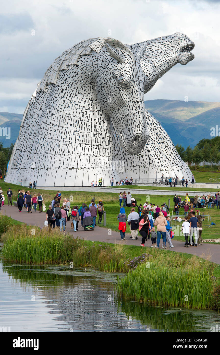 Der Aufbau Digital im Helix Park mit der Forth-and-Clyde-Kanal hinter ...