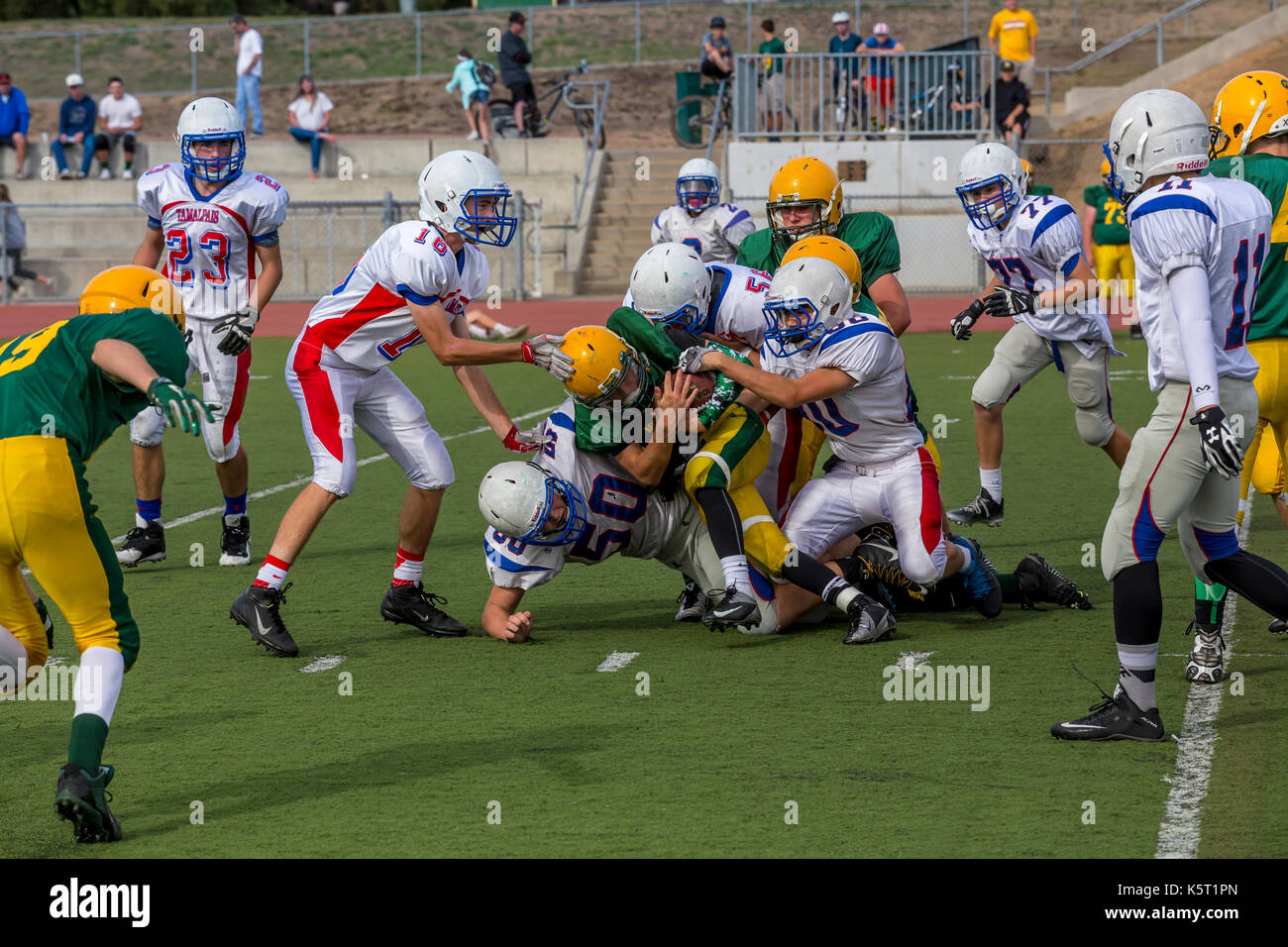 High school football players -Fotos und -Bildmaterial in hoher ...