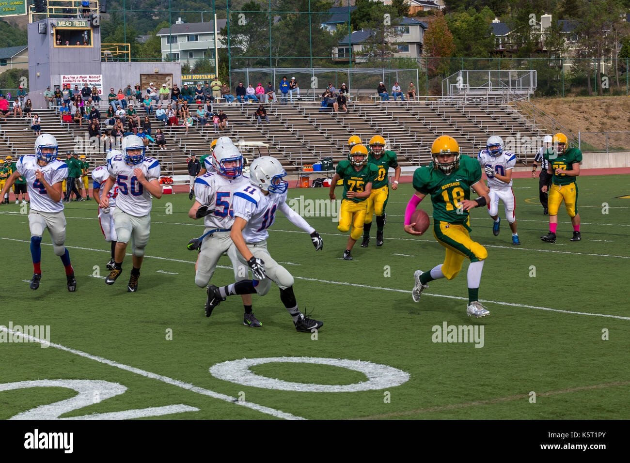 High school football players -Fotos und -Bildmaterial in hoher ...