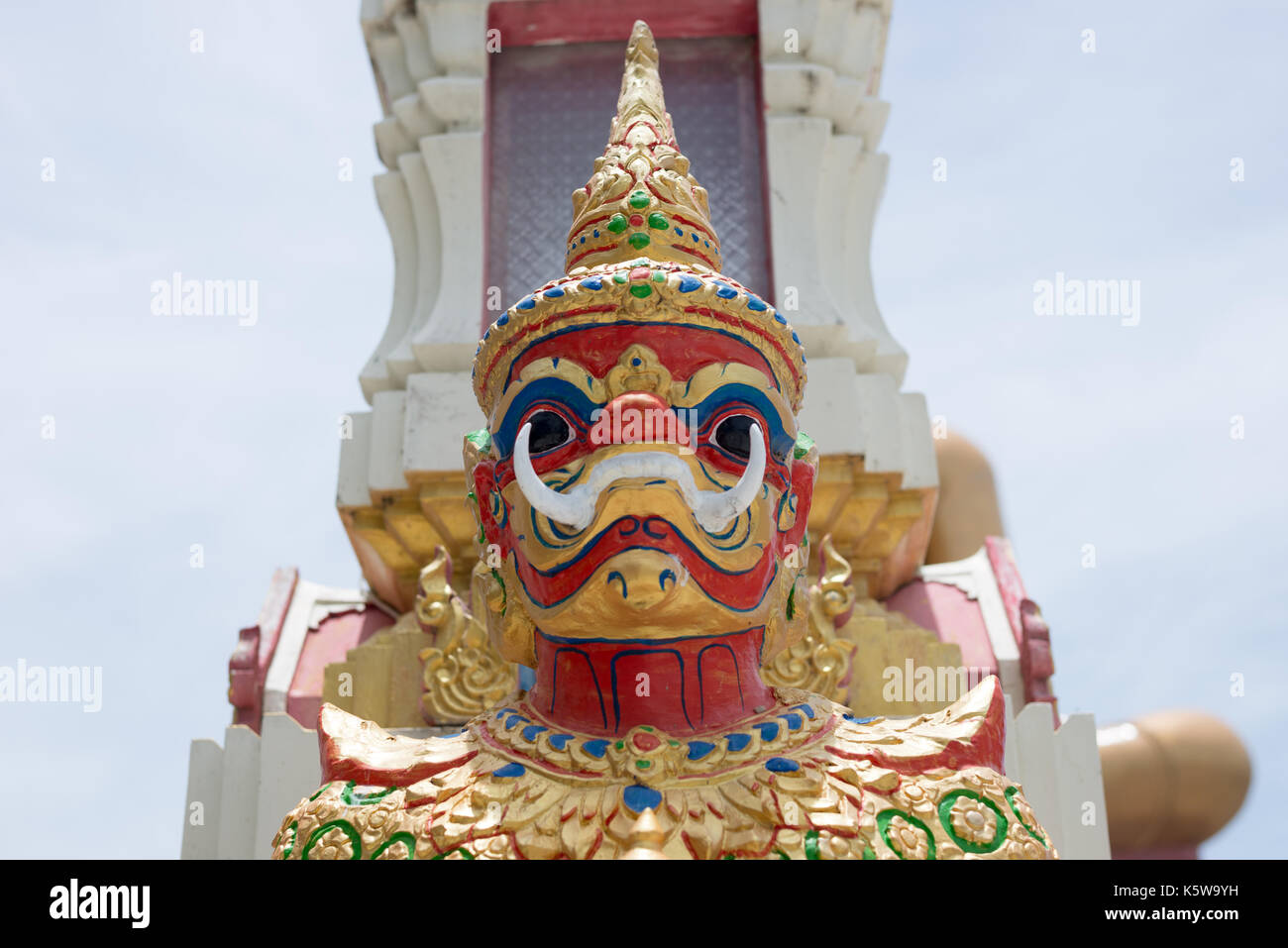 Giant standing buddha statue -Fotos und -Bildmaterial in hoher ...