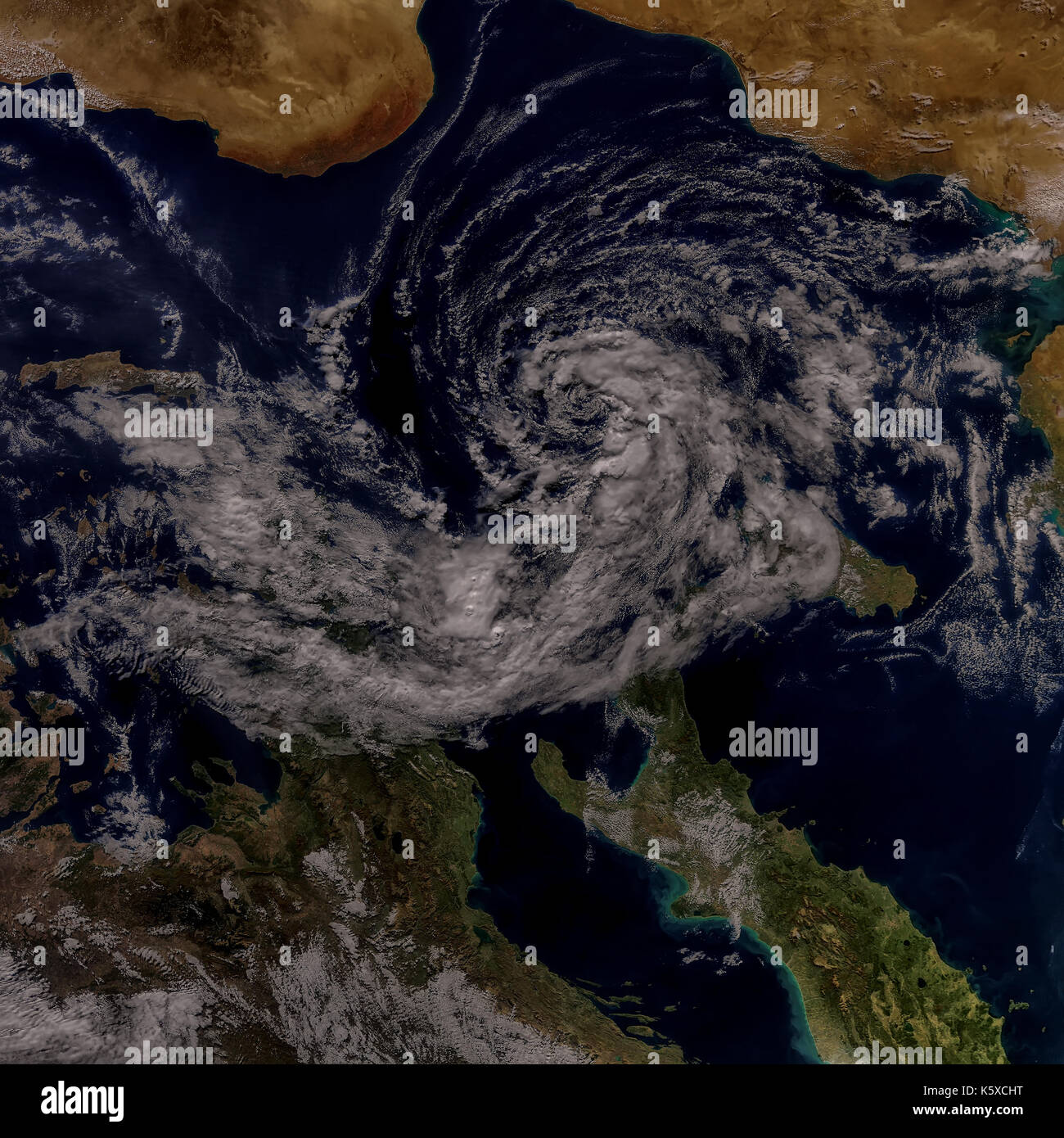 Mediterraner zyklon -Fotos und -Bildmaterial in hoher Auflösung – Alamy