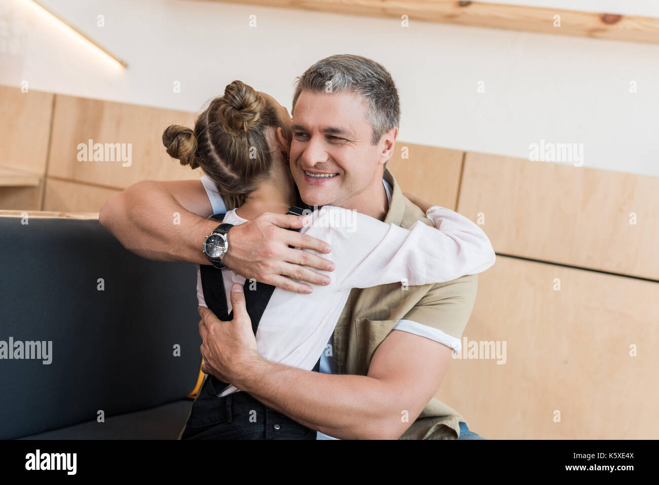 Freude der vaterschaft -Fotos und -Bildmaterial in hoher Auflösung – Alamy