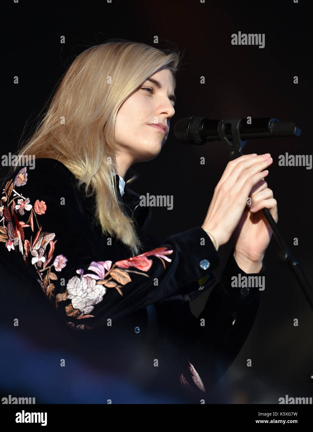 Hannah Reid London Grammar Stockfotos und -bilder Kaufen - Alamy