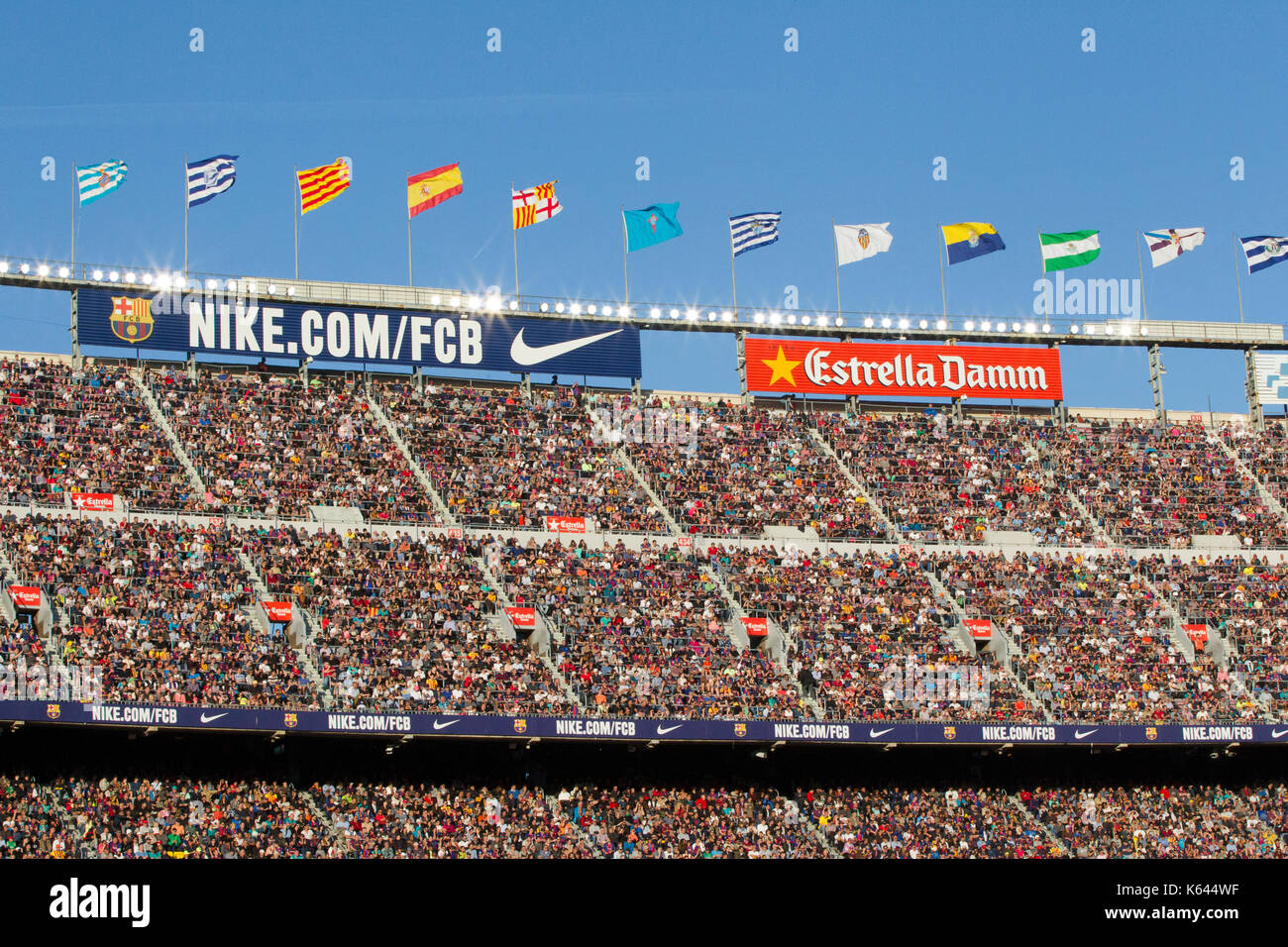 Nou camp stadium fans -Fotos und -Bildmaterial in hoher Auflösung – Alamy