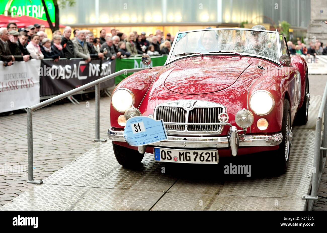 Historische autorennen start -Fotos und -Bildmaterial in hoher ...