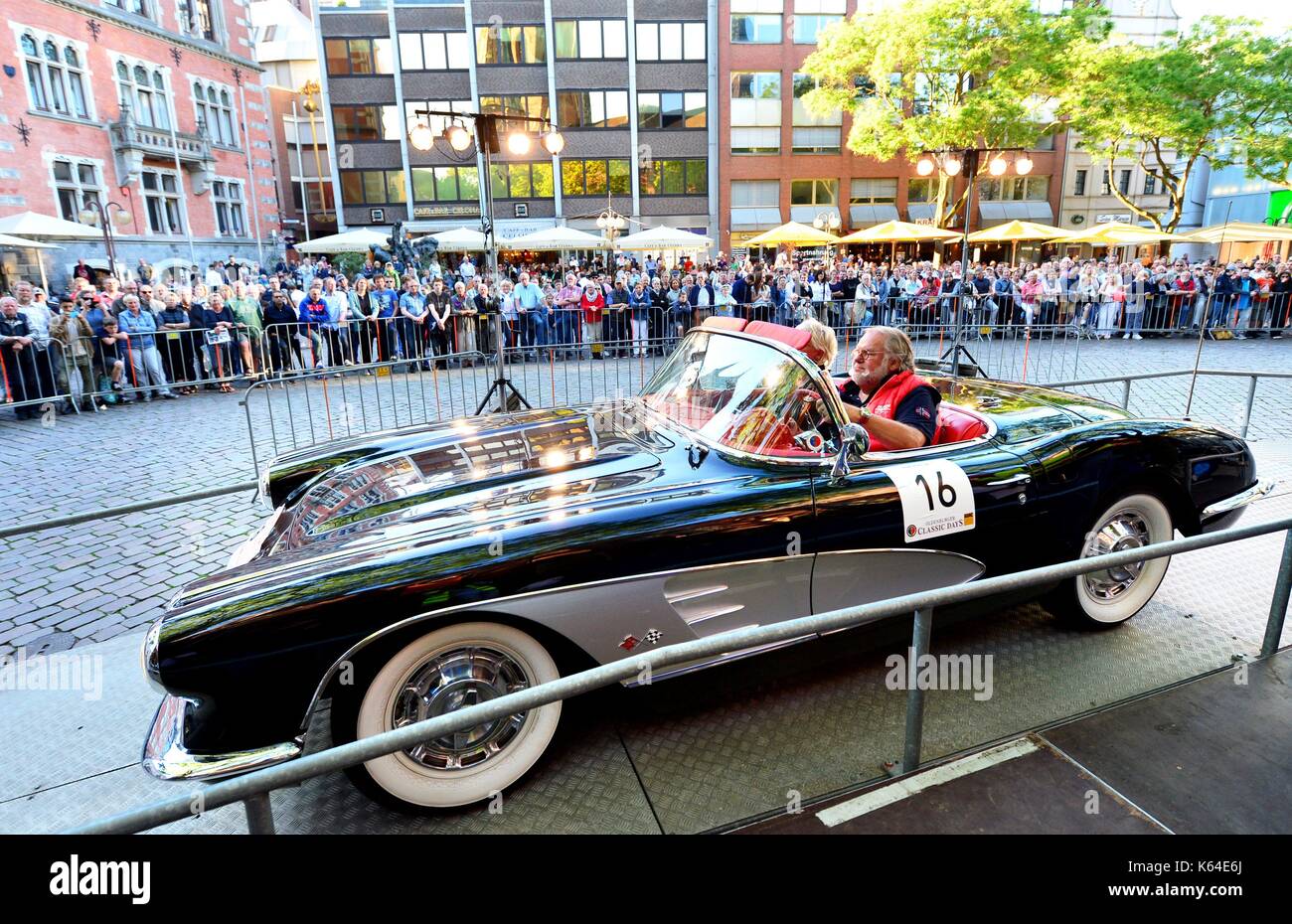 Historische autorennen start -Fotos und -Bildmaterial in hoher ...