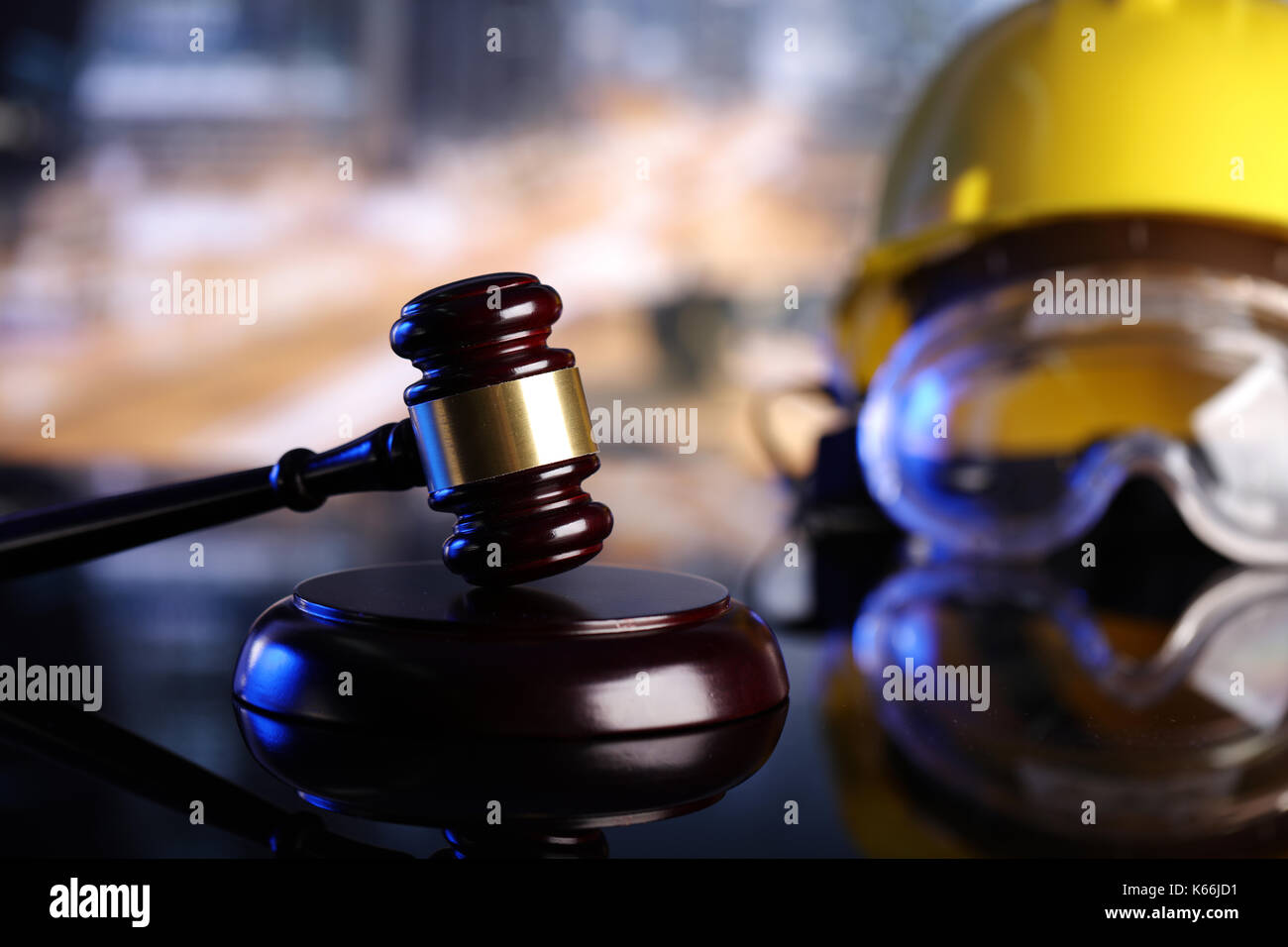Gesetz Thema. Das Baurecht Symbole - Helm und Hammer Stockfotografie ...