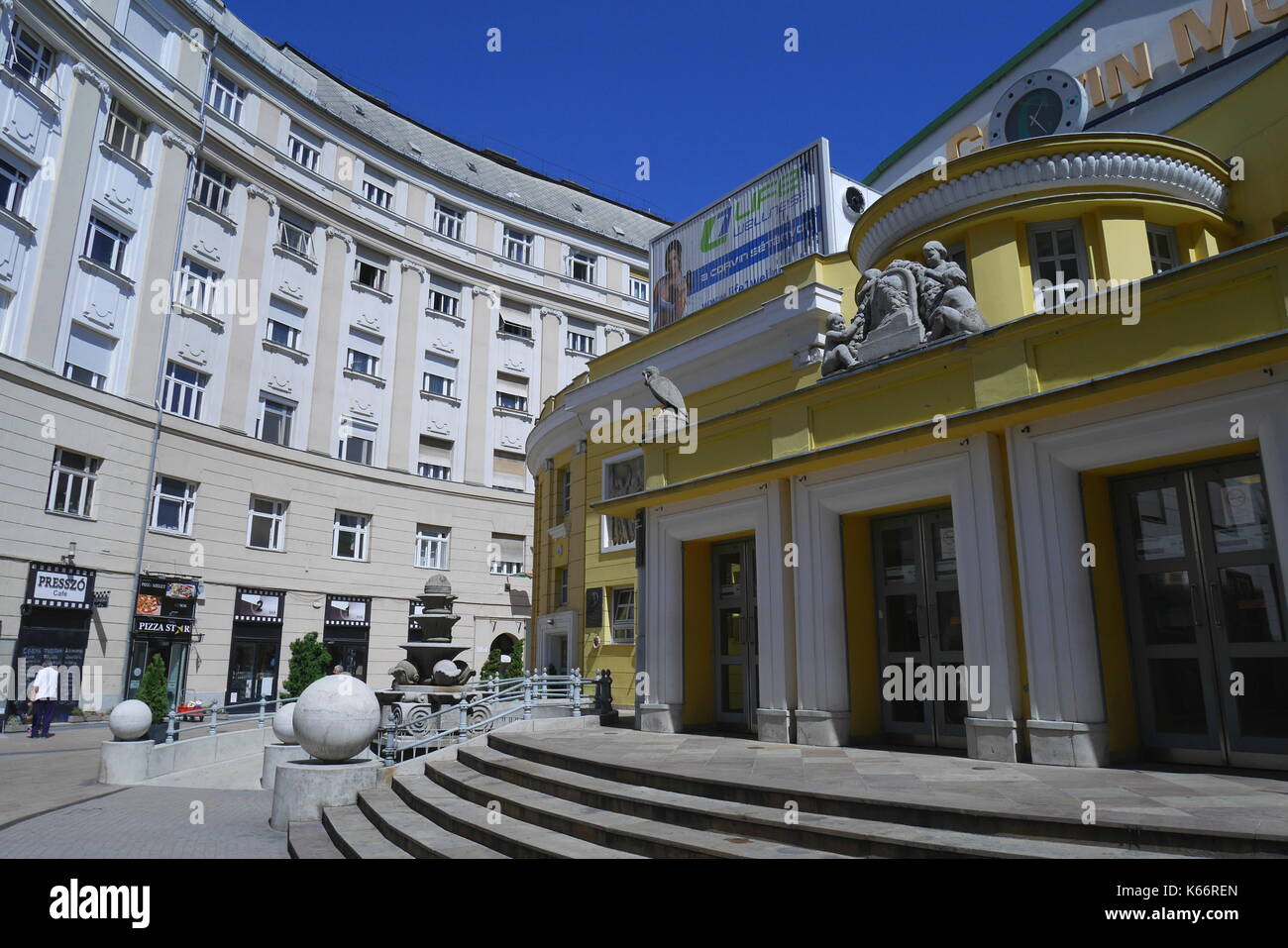 Die restaurierten Art déco-Corvin Kino (Corvin Mozi) und angrenzenden ...