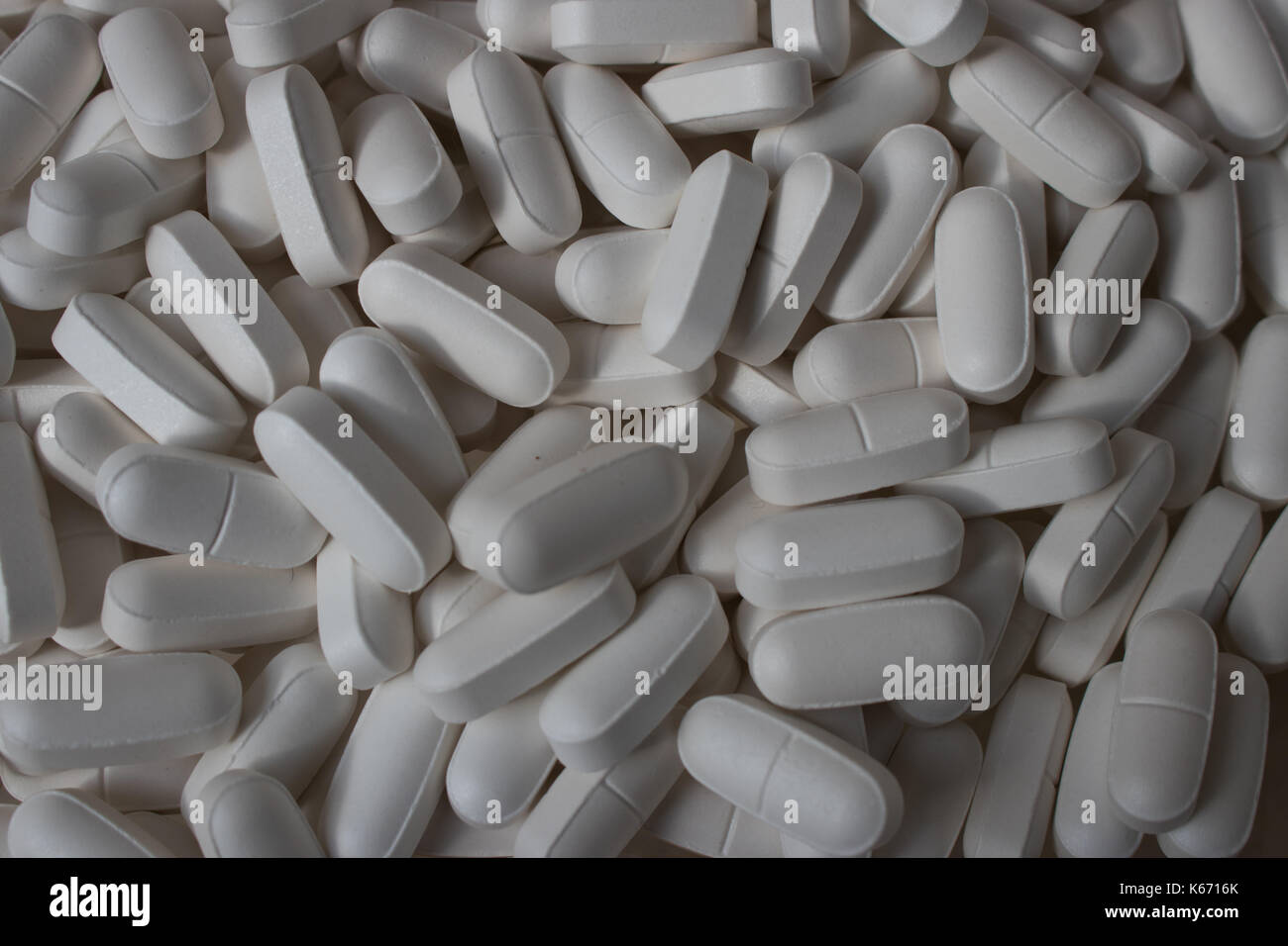 White tablets -Fotos und -Bildmaterial in hoher Auflösung – Alamy