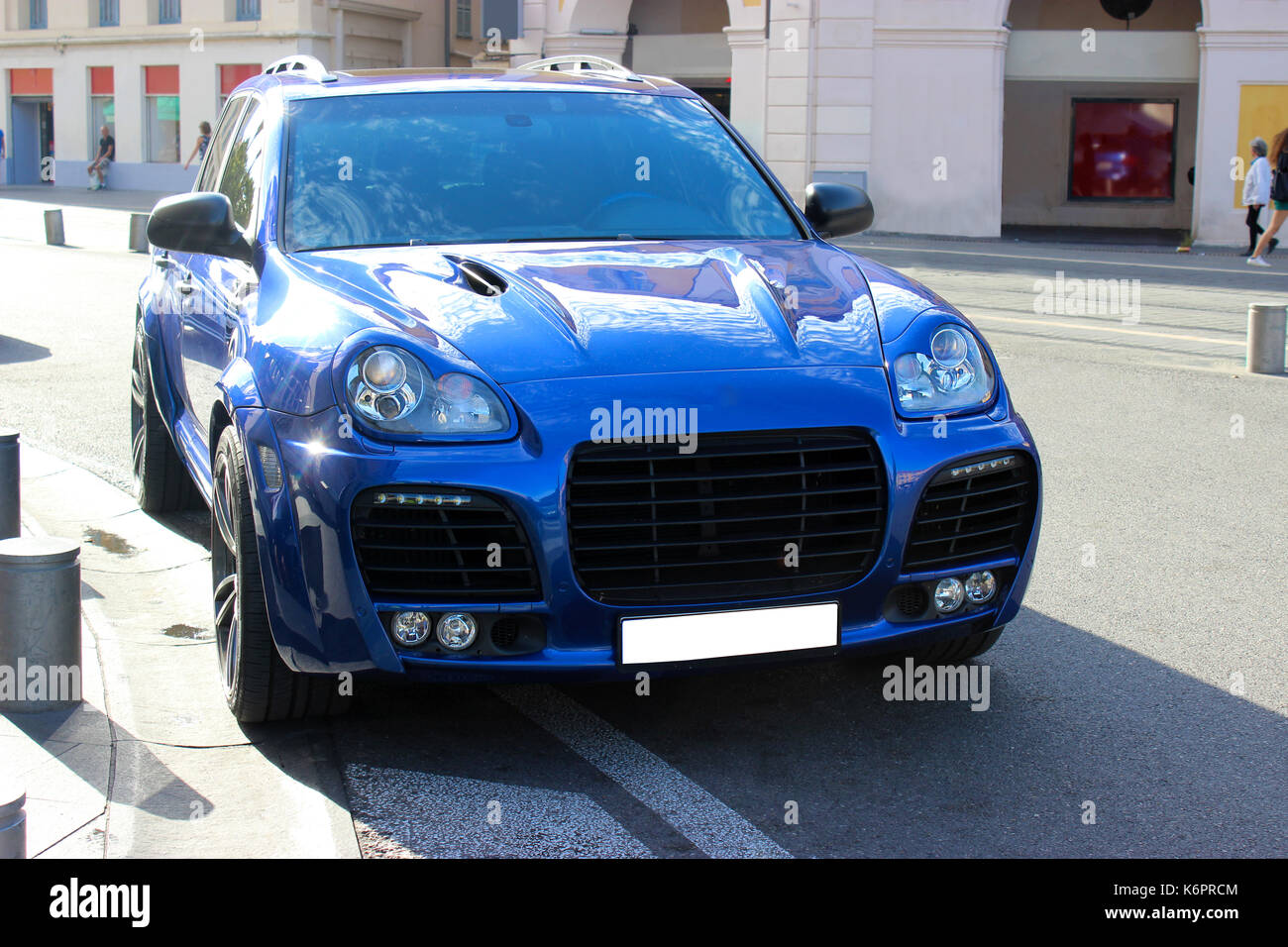 Blauer suv -Fotos und -Bildmaterial in hoher Auflösung – Alamy