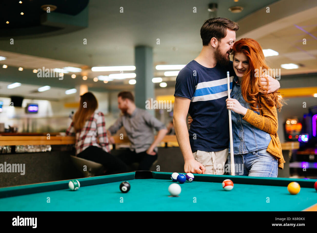 Billardtisch Mit Pool Queue Stockfotos und -bilder Kaufen - Alamy