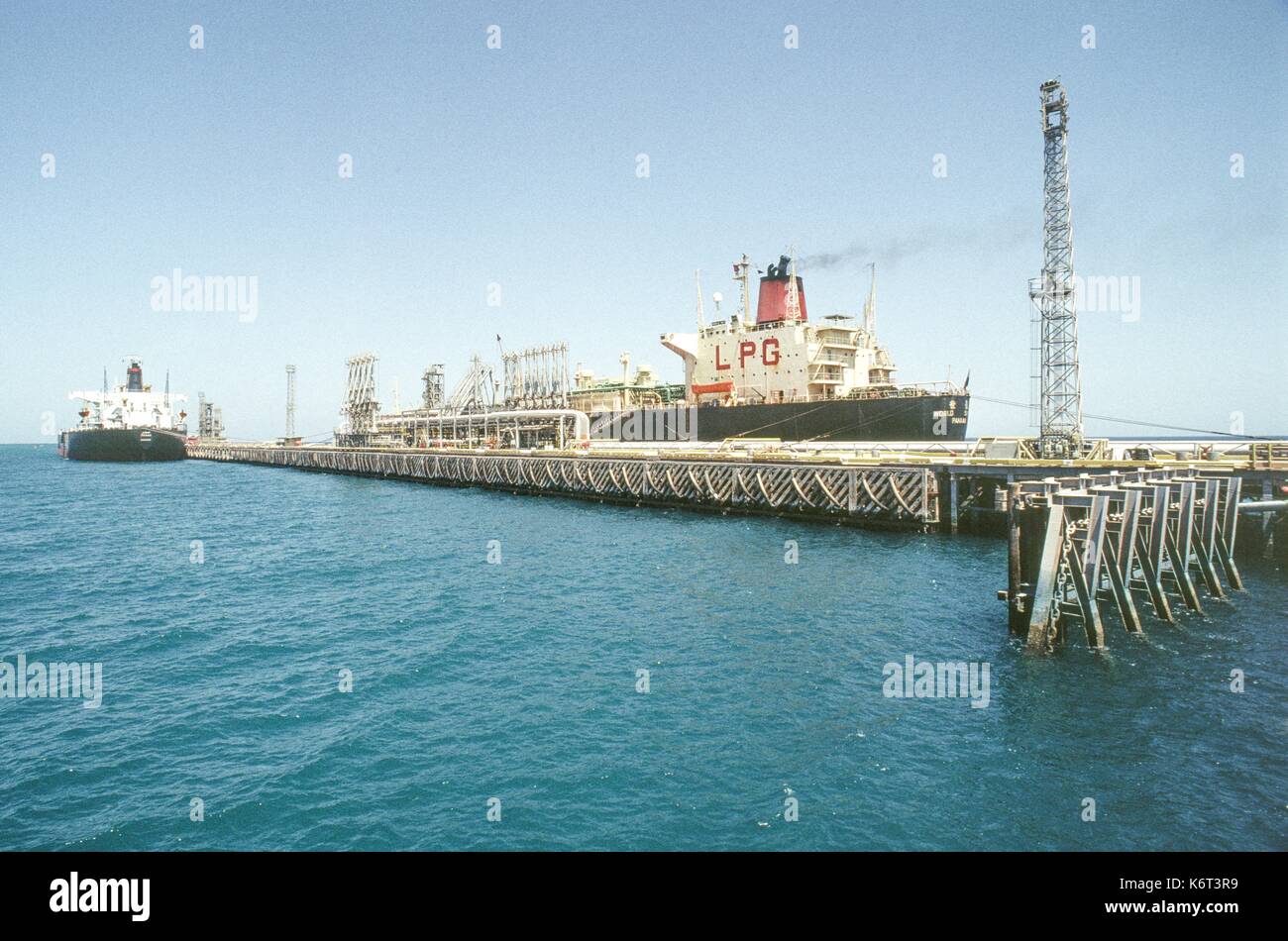 Oil terminal in saudi arabia -Fotos und -Bildmaterial in hoher ...